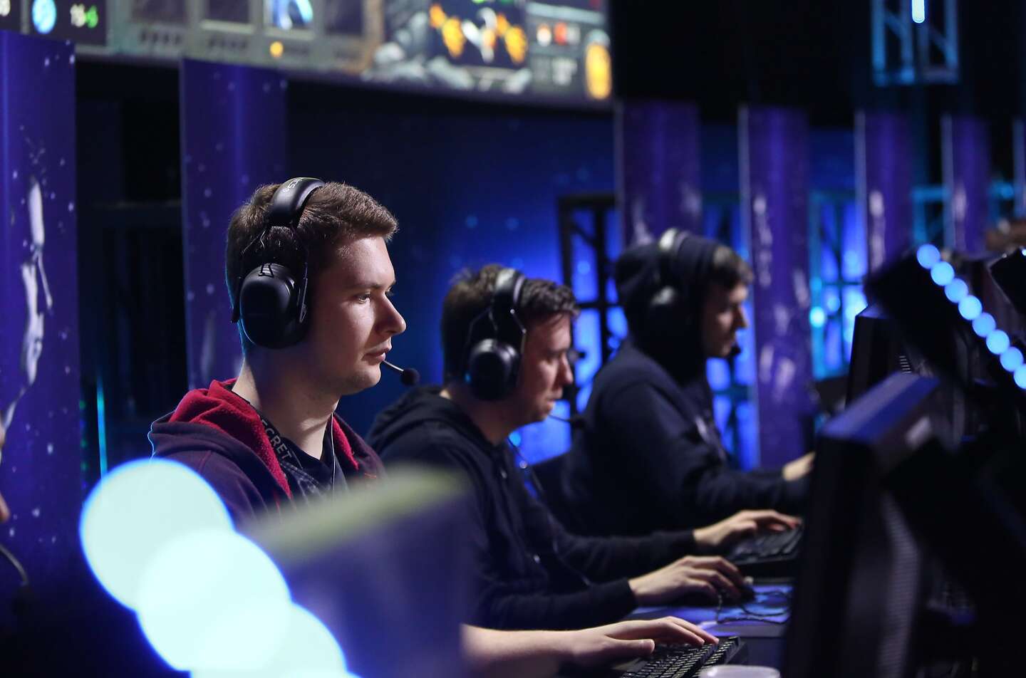 Video game tourney packs Warfield with e-sports fans