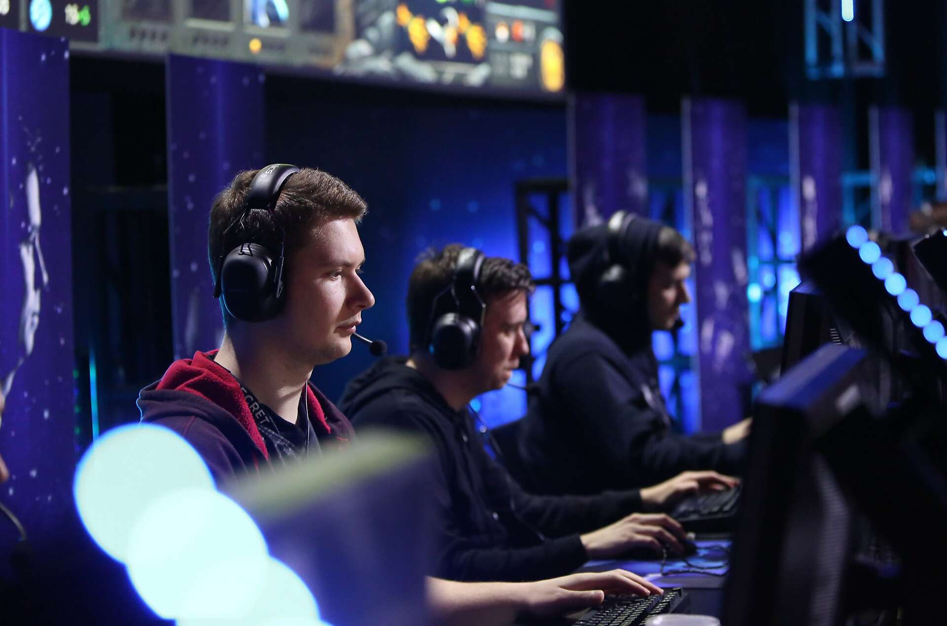 Video game tourney packs Warfield with e-sports fans