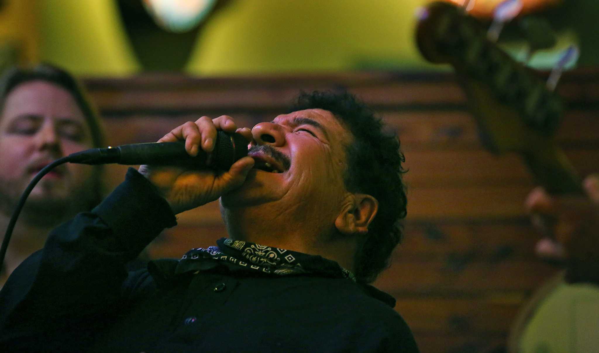 Old-school singer still wailing the blues