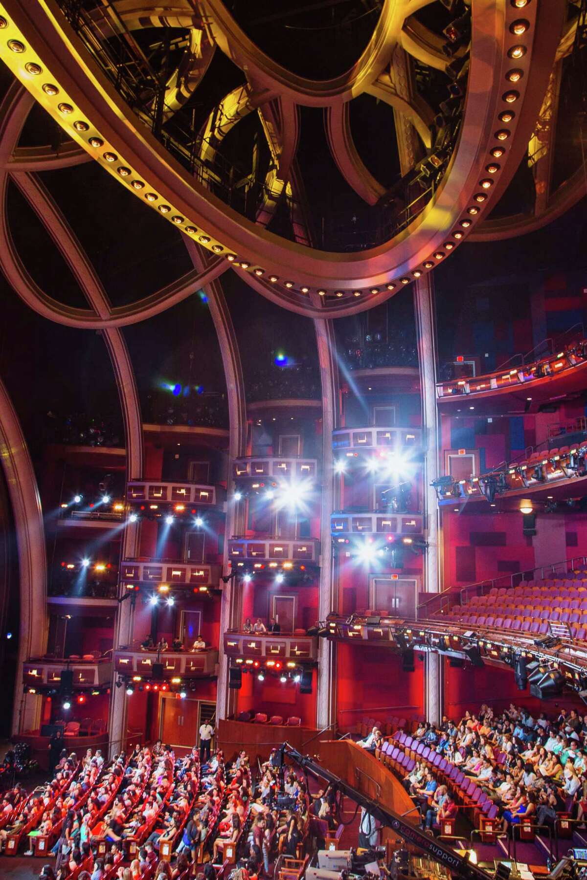 Dolby hopes to lure movie fans back with theater of the future