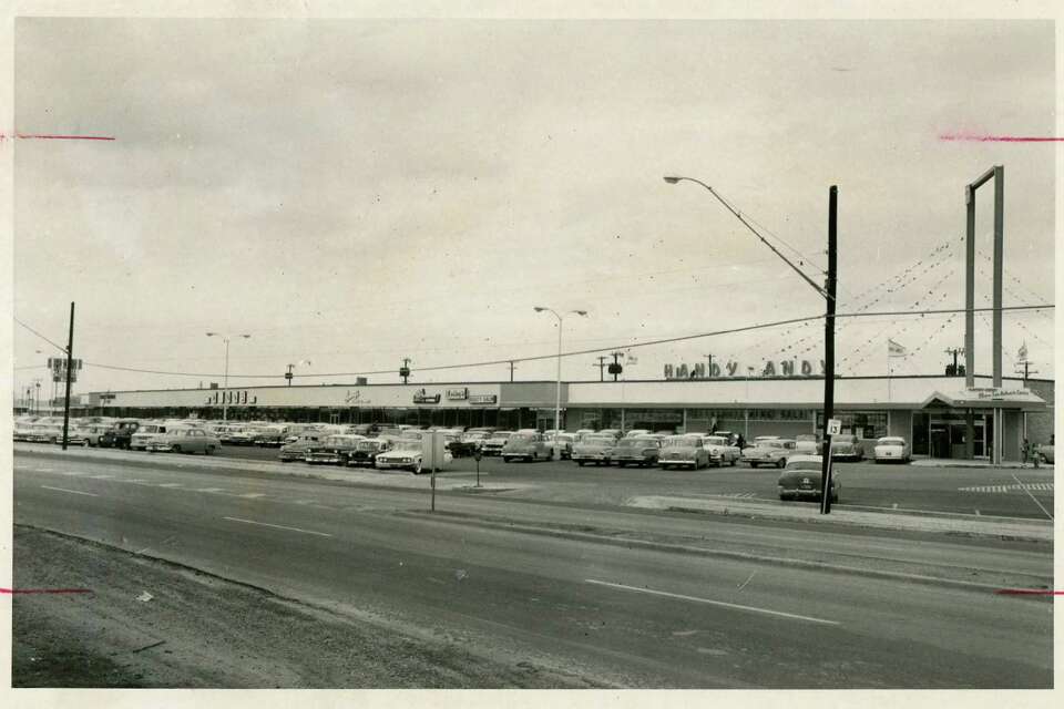 Before H-E-B, San Antonio shopped at Handy Andy