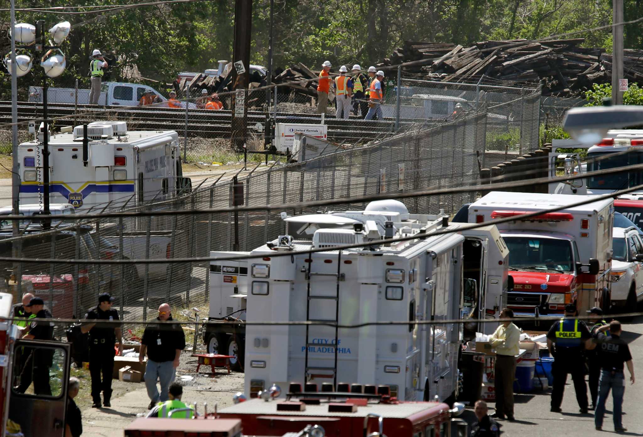 Eighth body pulled from wreckage of Amtrak train