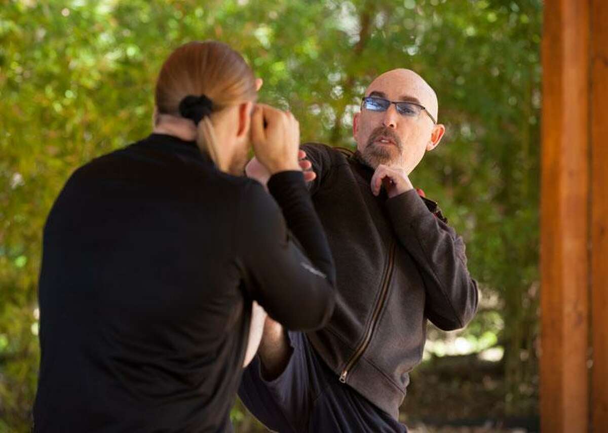 S.A. trainer Echols teaches stars kickboxing