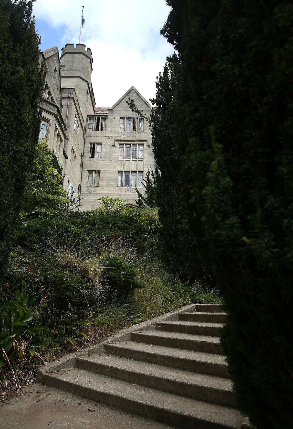 Bowles Hall, UC’s oldest dorm, to be run by alumni