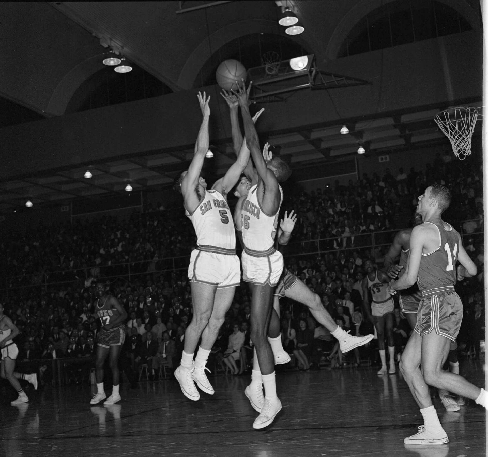 Warriors’ first drive to the playoffs in 1964 full of classic moments