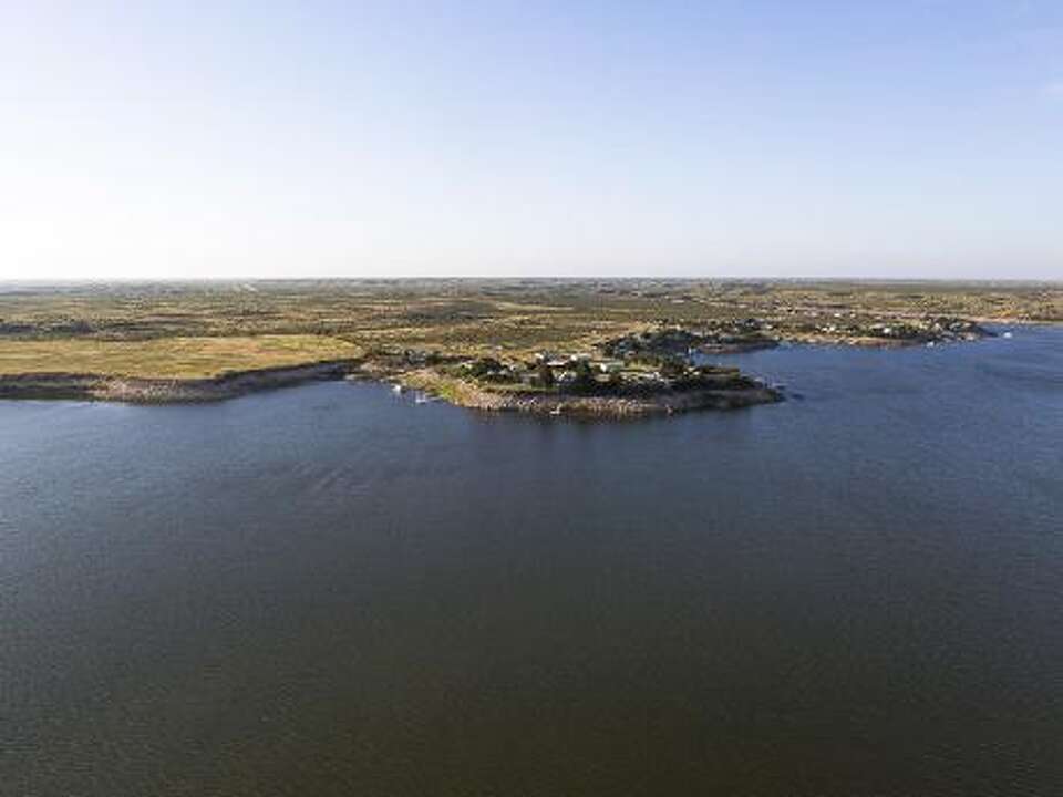 L.A. Rams owner Stan Kroenke buys Texas' $725 million Waggoner Ranch