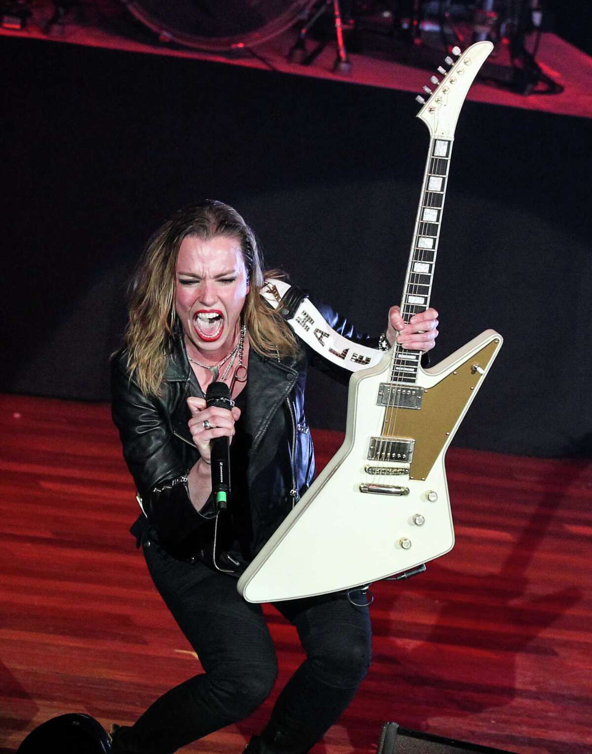 Stormy weather no match for Halestorm and the Pretty Reckless