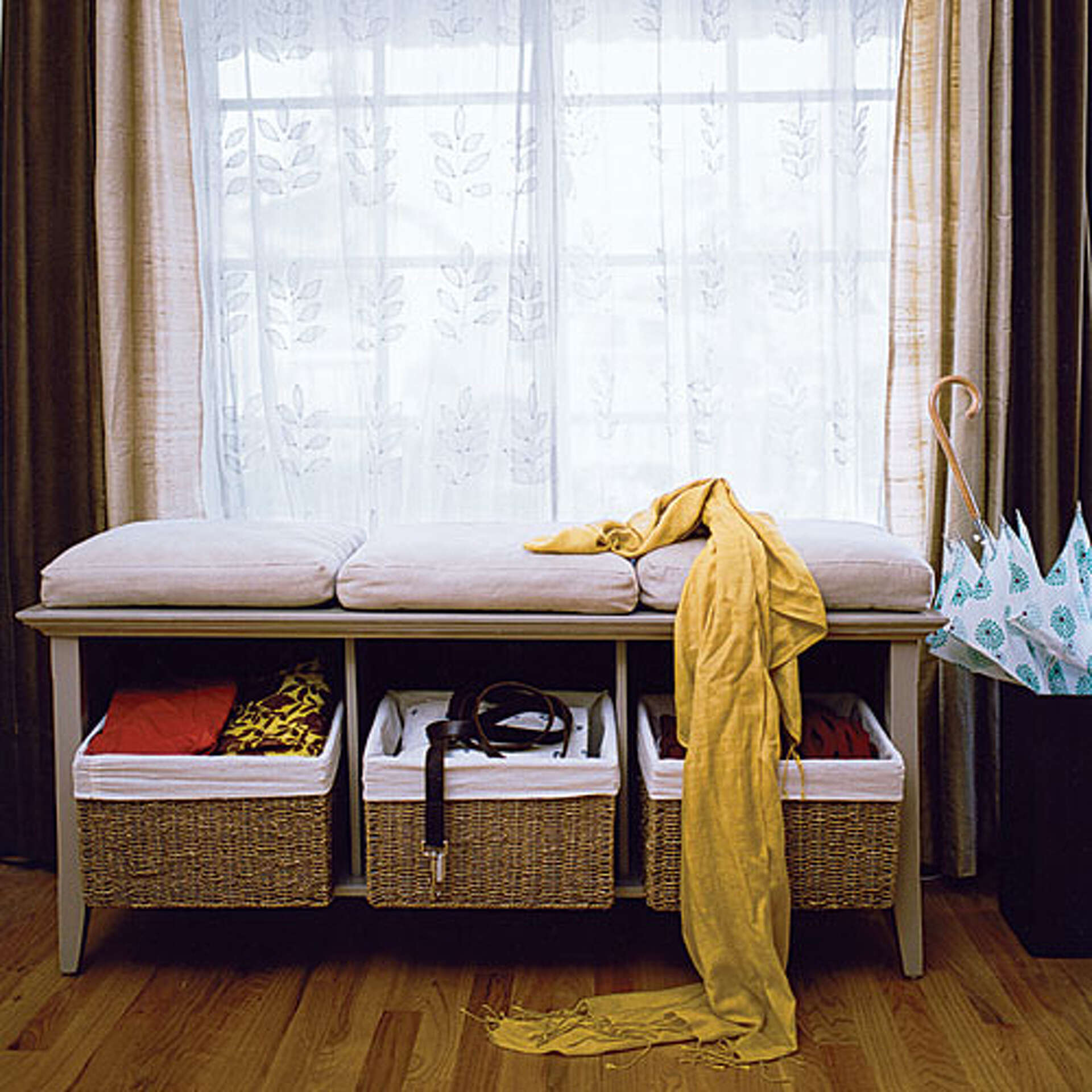 27 tips to keep a small home organized