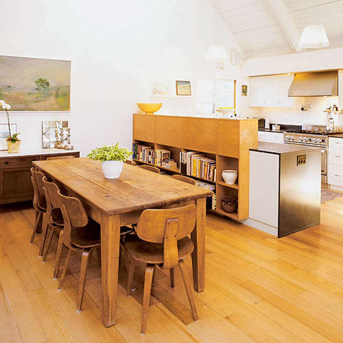 27 tips to keep a small home organized