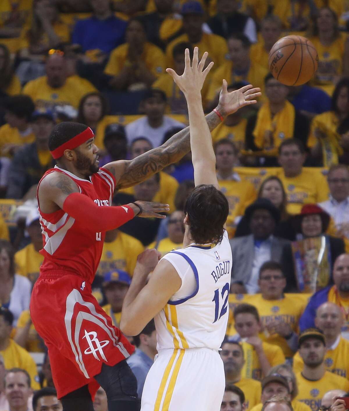 Splash Brothers’ defense helps Warriors hold off Rockets in Game 2