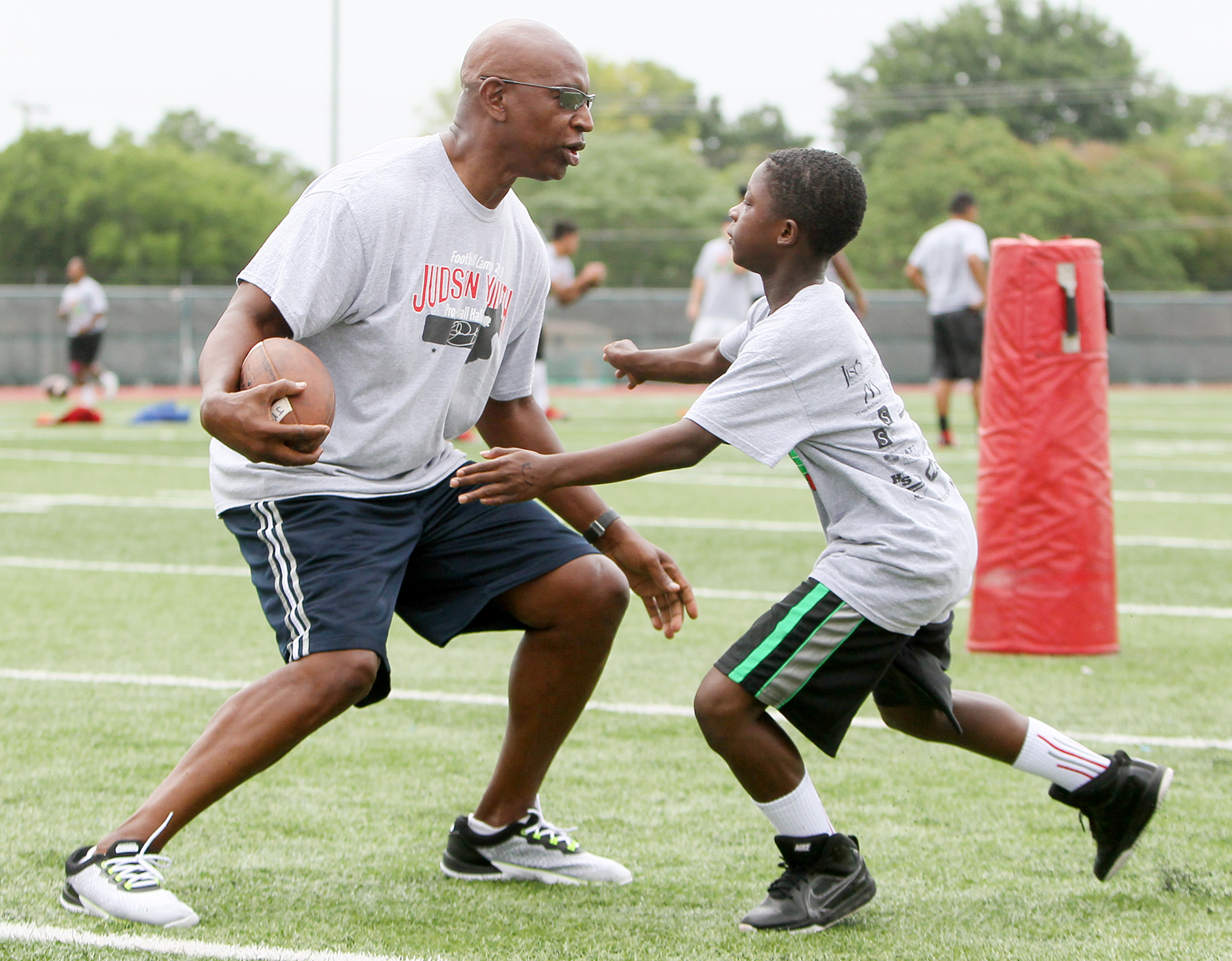 Hall of Famer Dickerson to lead Judson football camp