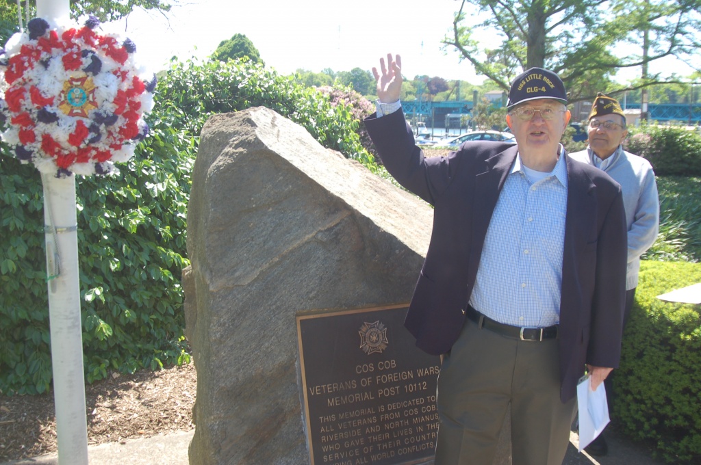 VFW members salute, remember the fallen