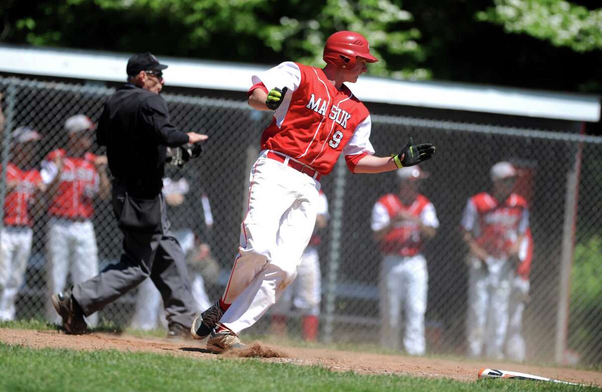 Masuk uses 2 big innings to roll past Barlow in SWC opener