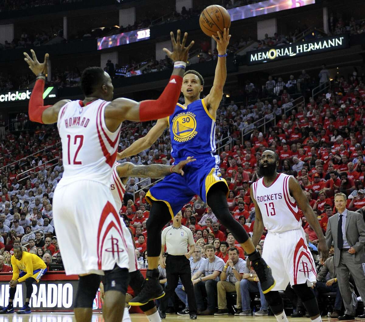 Warriors dominate Rockets in Game 3 rout