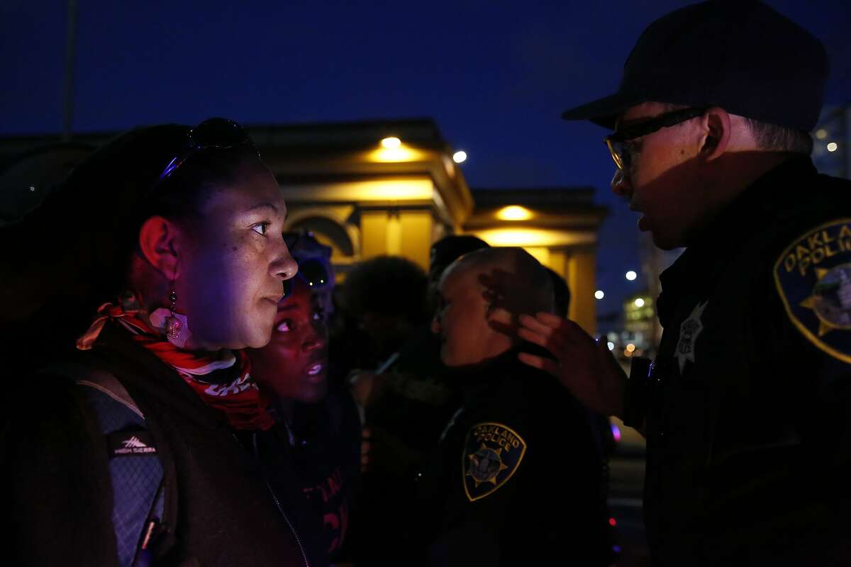 Oakland protesters defy mayor by marching at night without permit