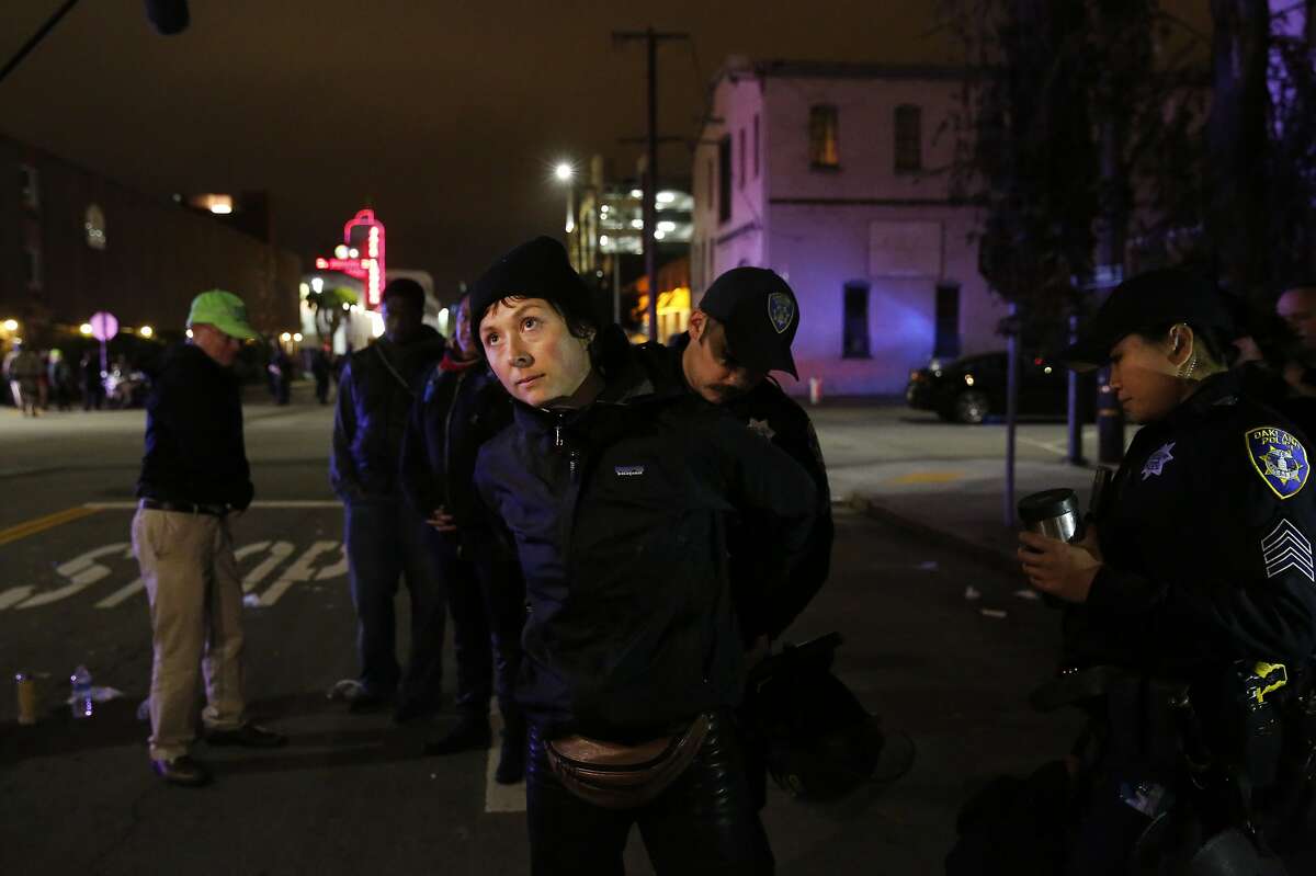 Oakland protesters defy mayor by marching at night without permit