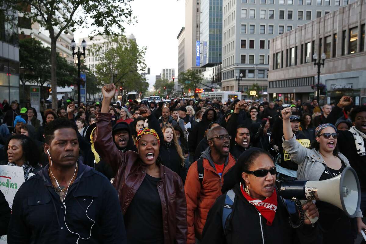 Oakland protesters defy mayor by marching at night without permit