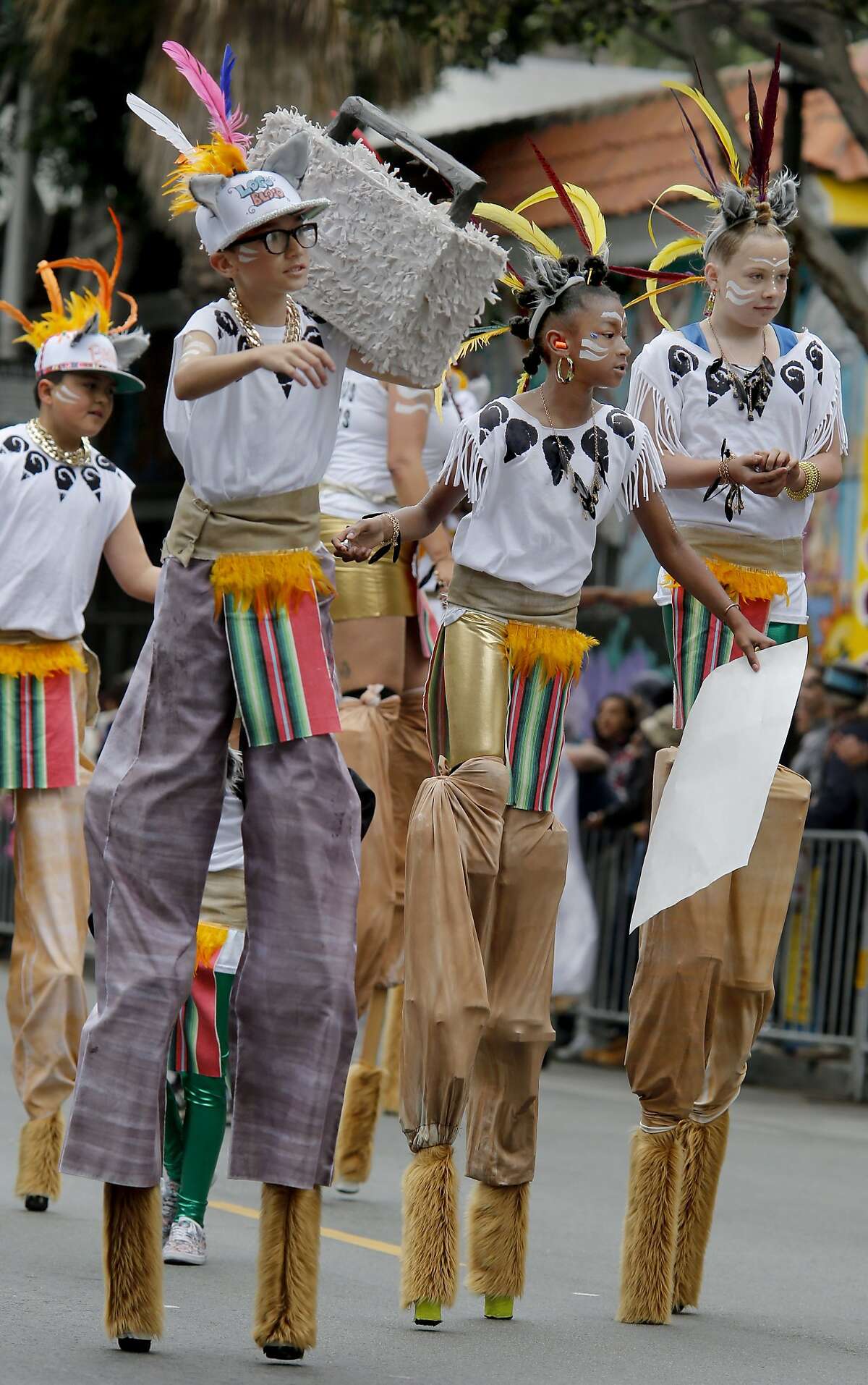 Carnaval parade carries water conservation message to thousands