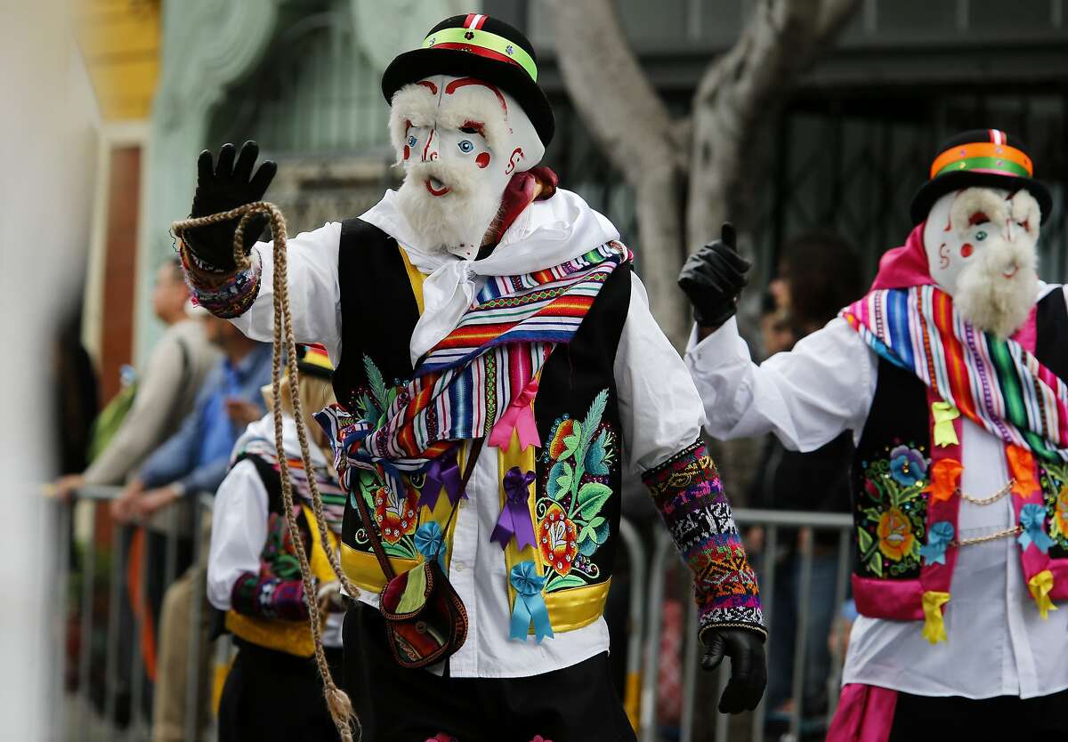 Carnaval parade carries water conservation message to thousands