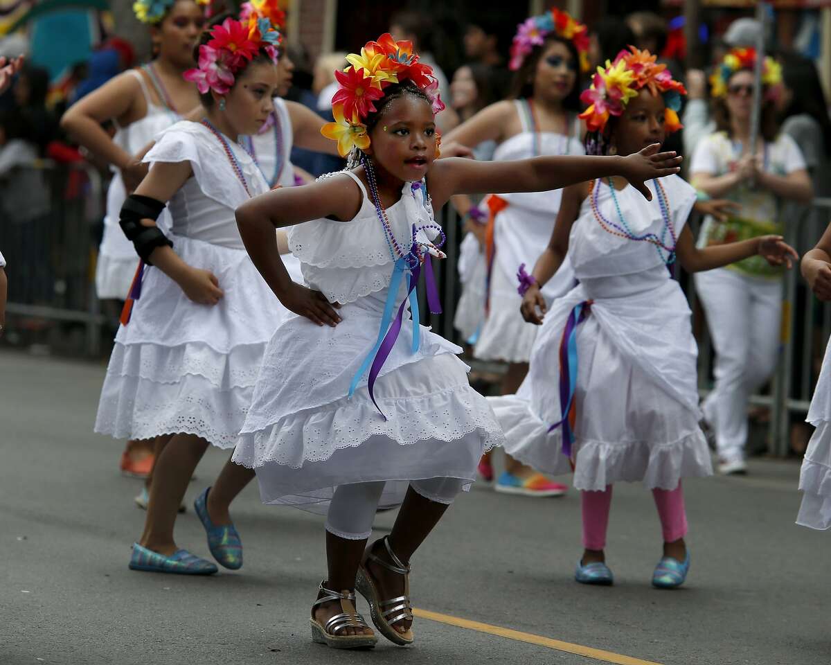 Carnaval parade carries water conservation message to thousands