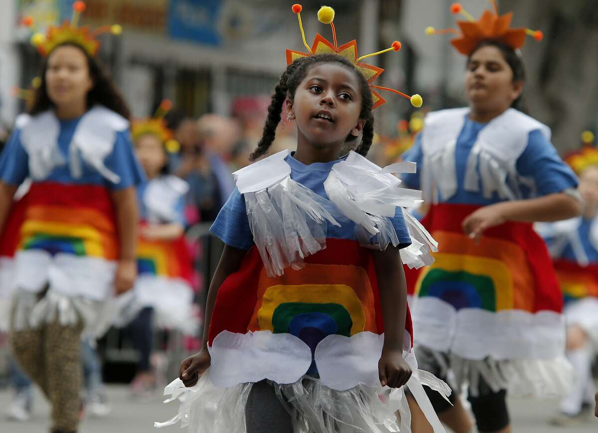 Carnaval parade carries water conservation message to thousands