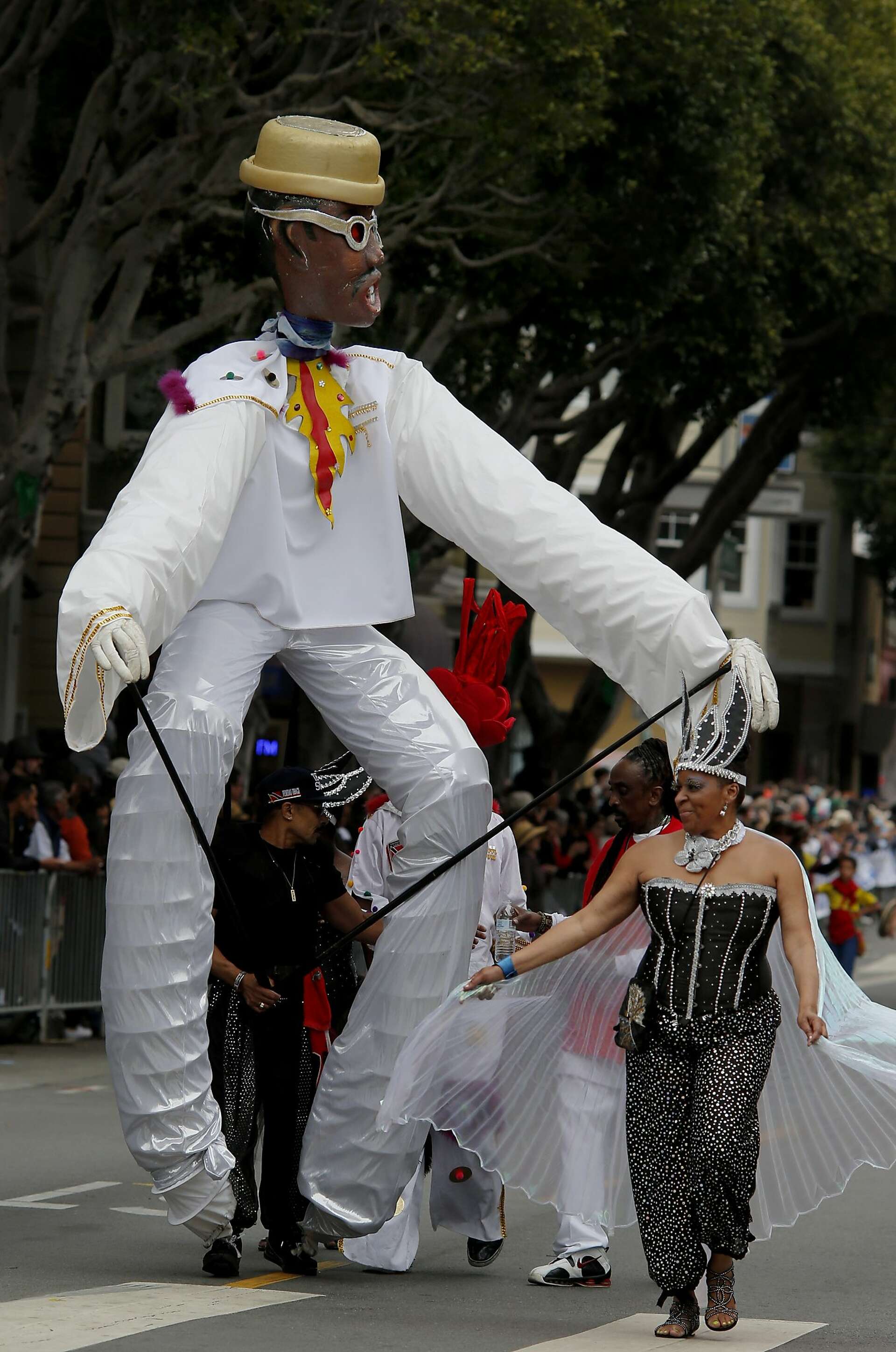 Carnaval parade carries water conservation message to thousands