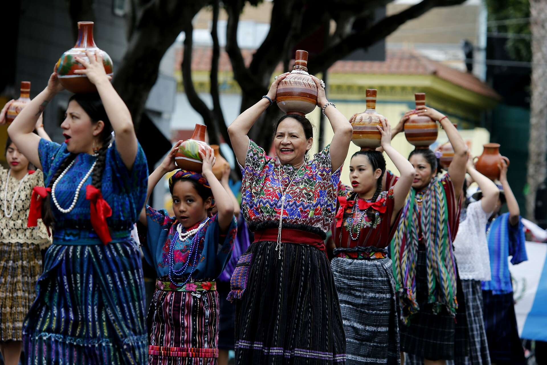 Carnaval parade carries water conservation message to thousands