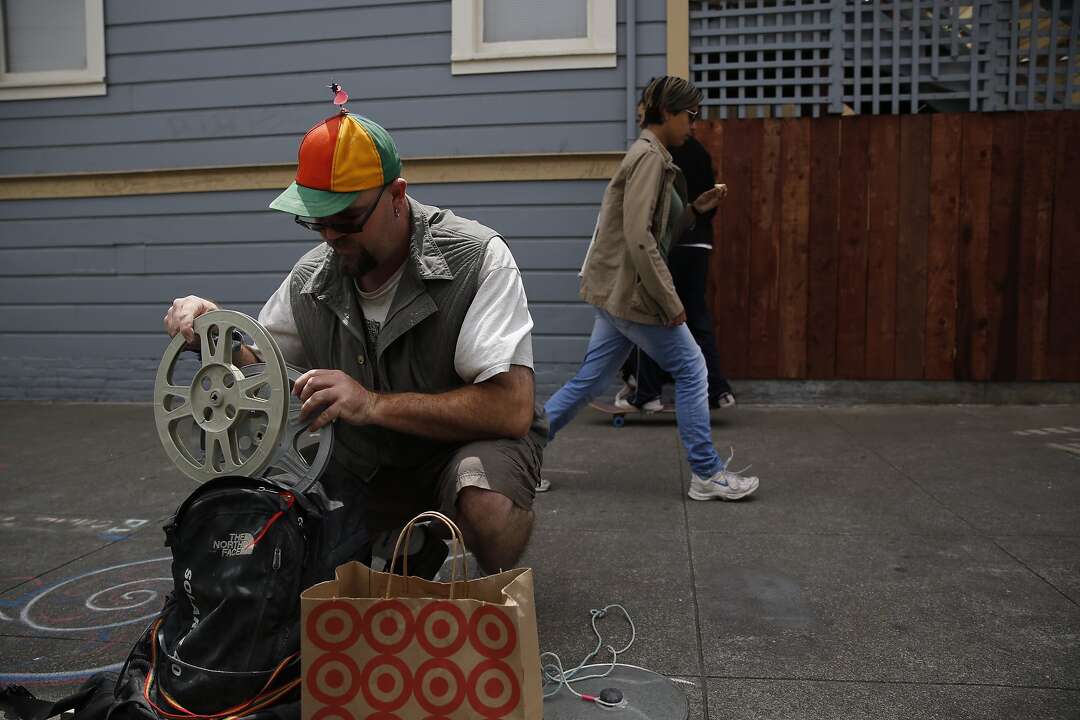 Even admirers look down on artist’s sidewalk creations