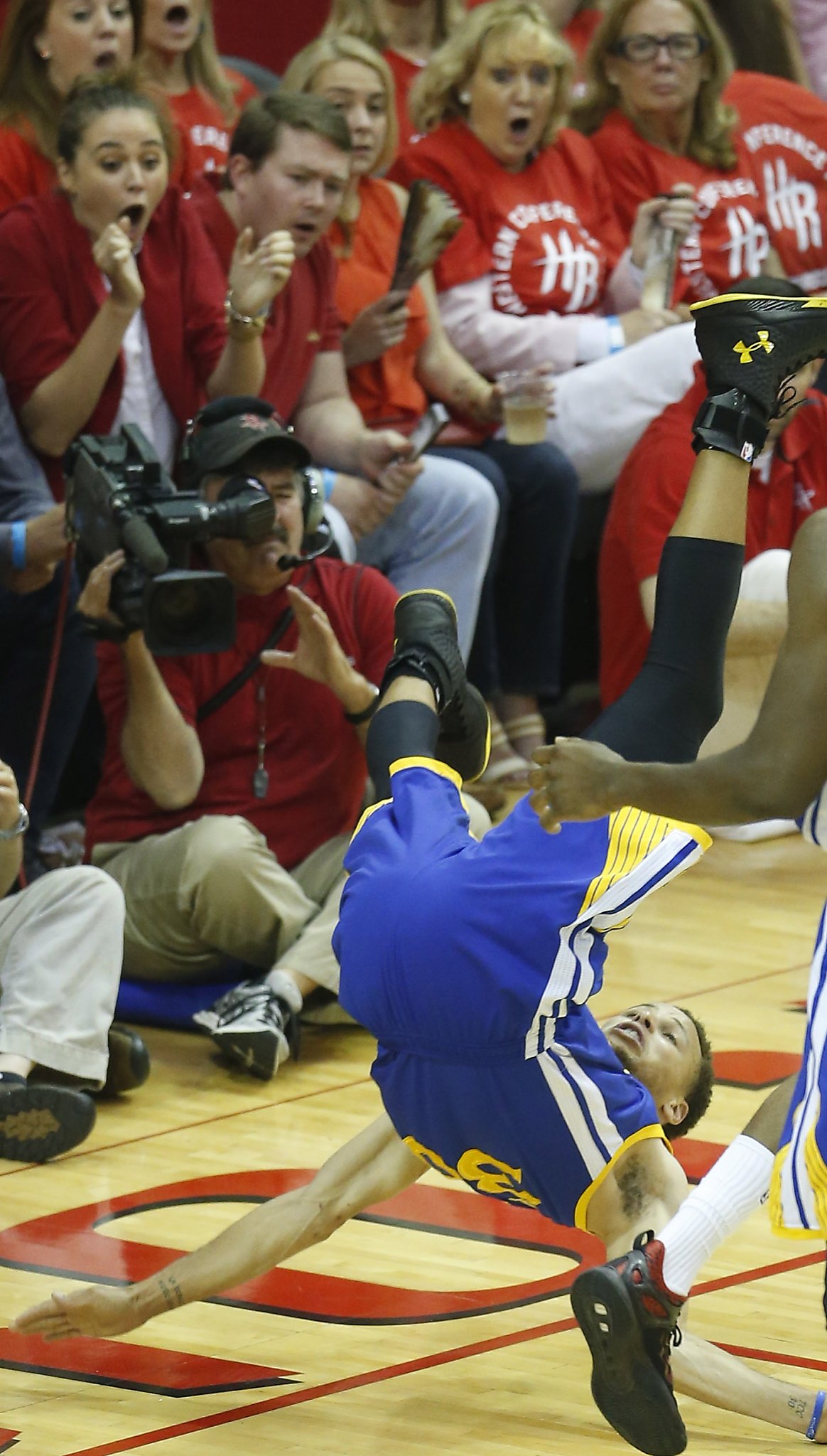 Stephen Curry’s fall in Houston puts head injuries in spotlight