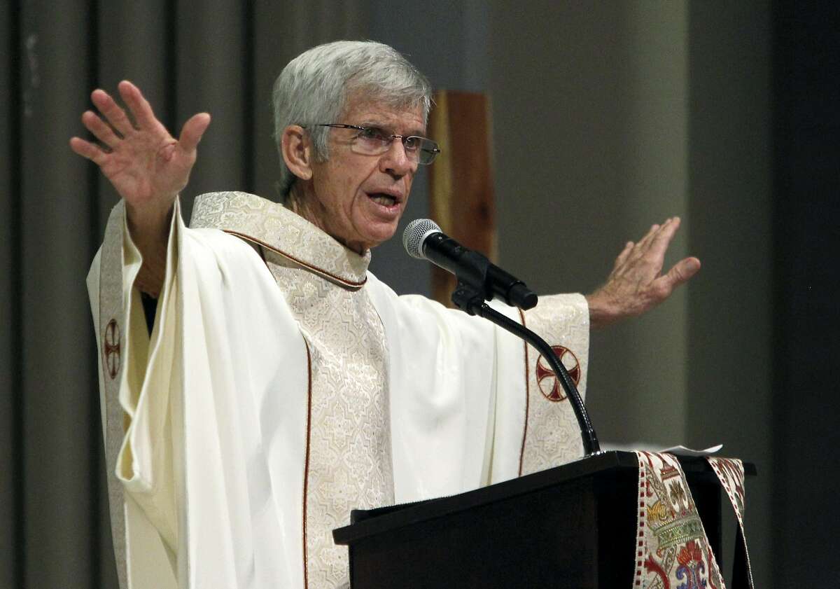 USF bids fond farewell to Father John Lo Schiavo