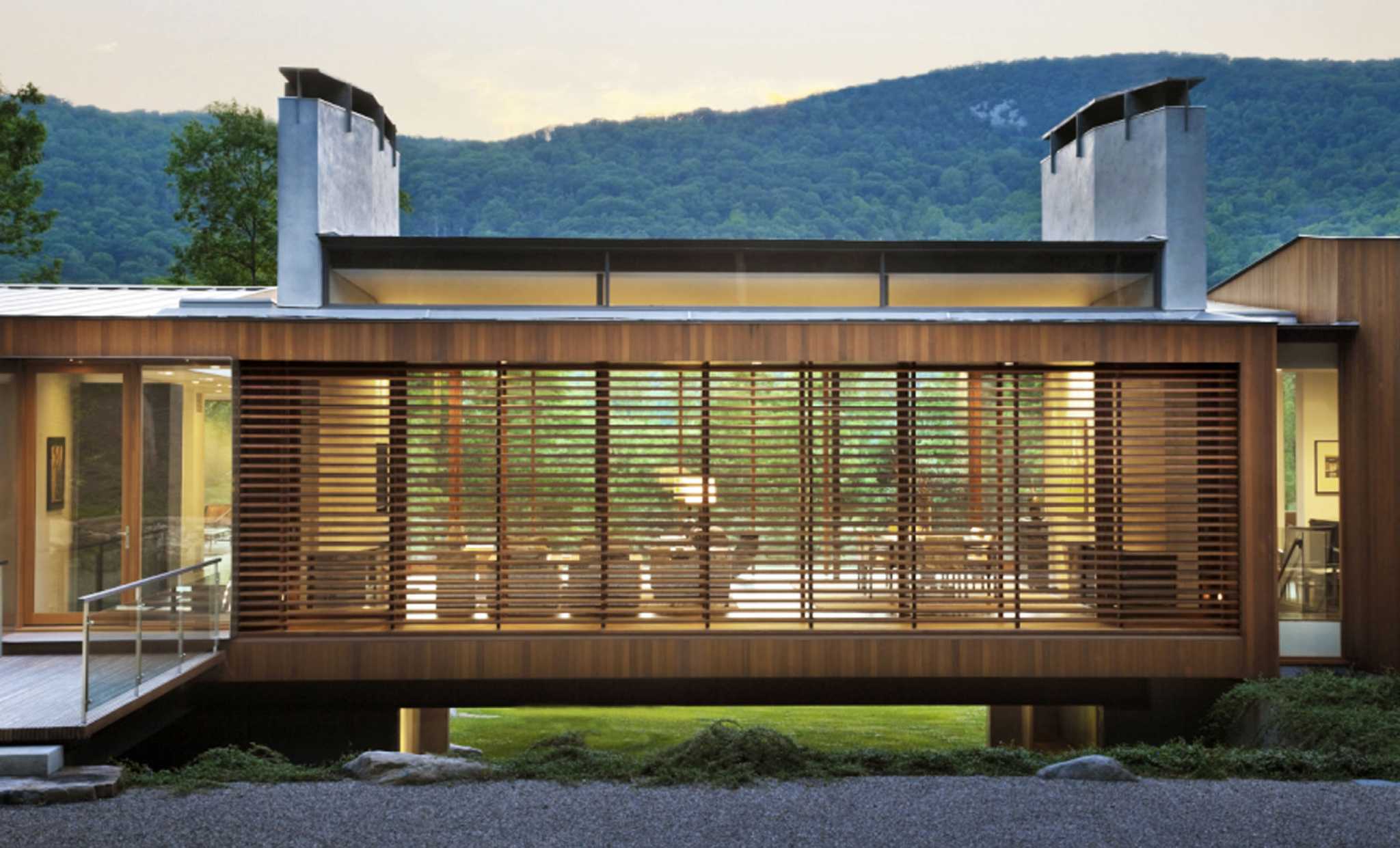 'Bridge House' makes waves in architectural world