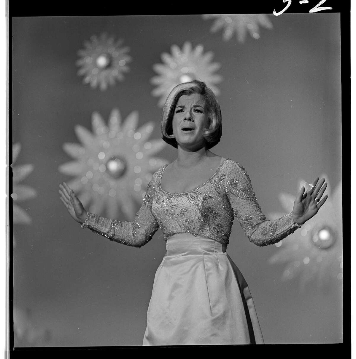 It must be her — Vikki Carr