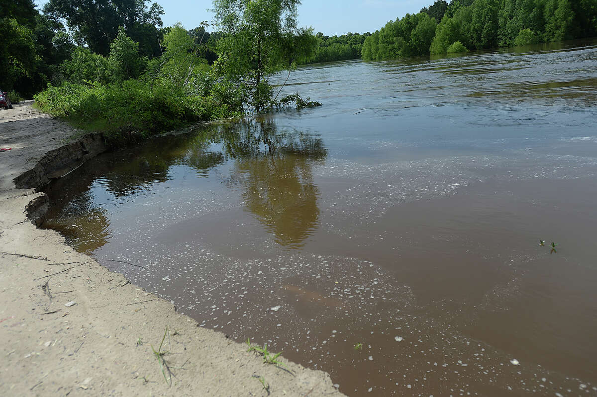 Residents encouraged to flee as Neches River rises