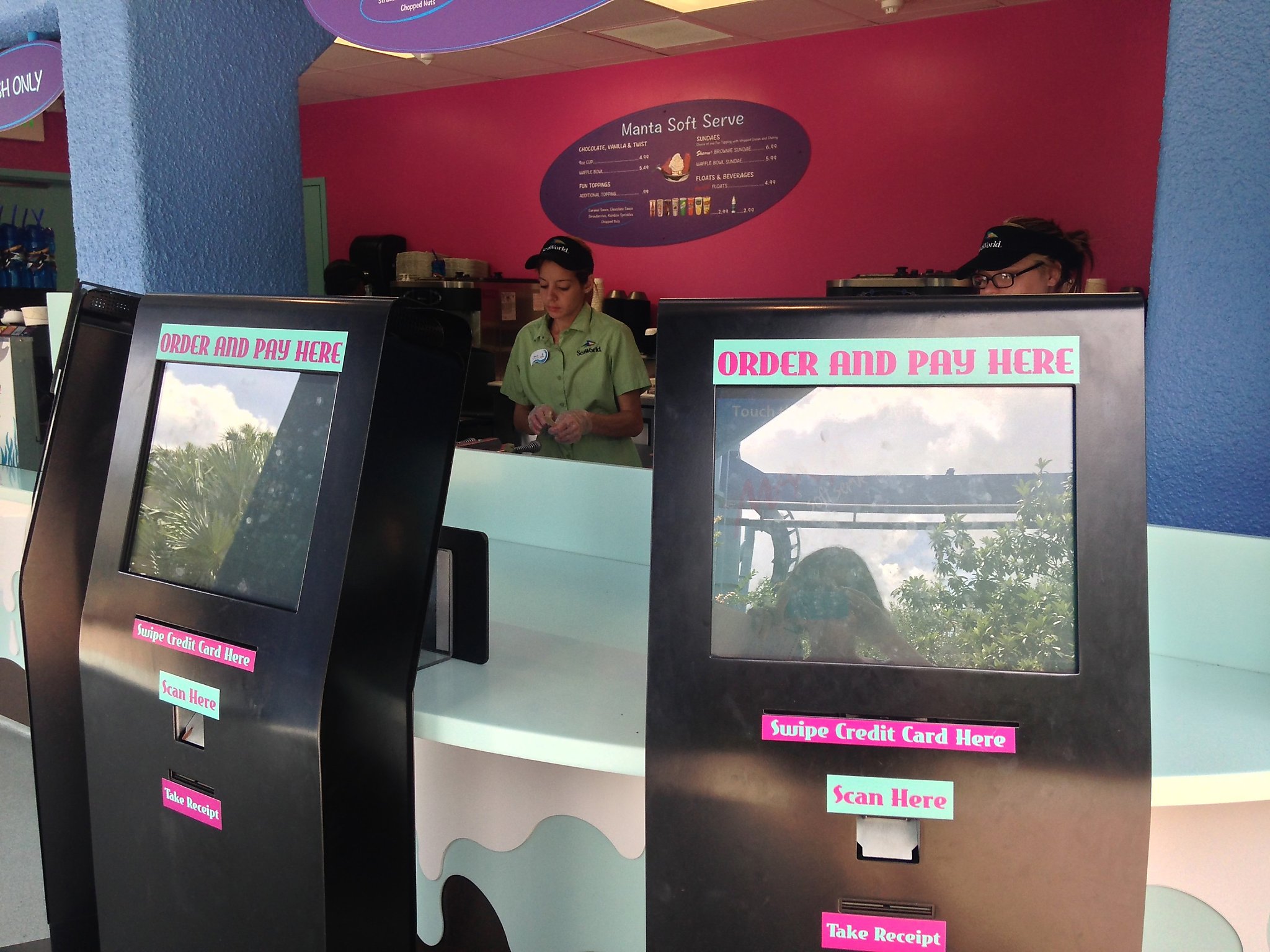 Theme parks introduce food ordering through apps