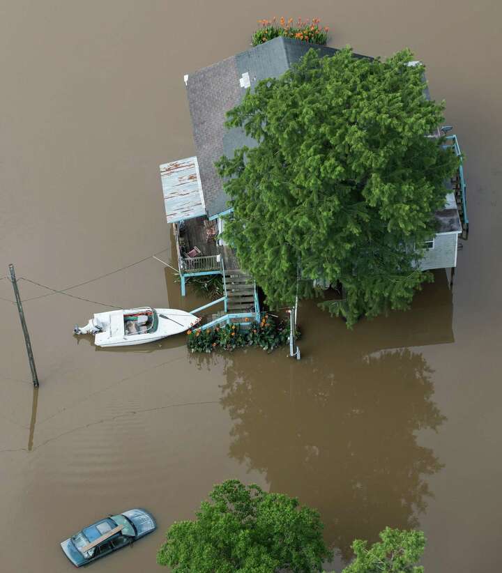 More than 2,500 homes damaged in Houston area floods