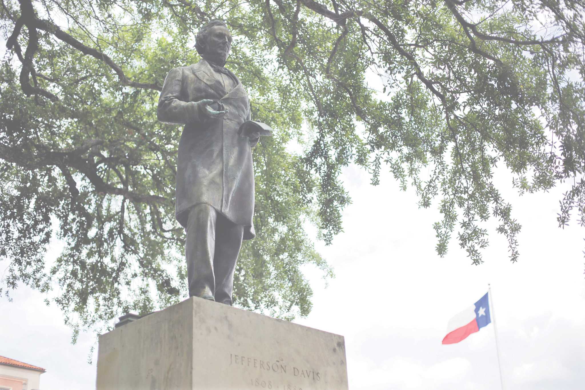 UT to remove Jefferson Davis statue