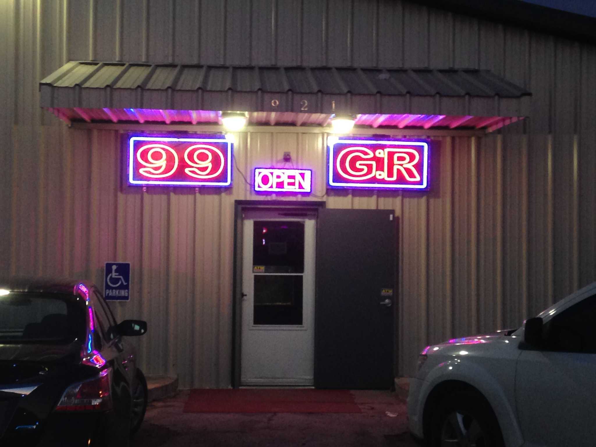 Officers raid eight-liner game rooms in Falfurrias