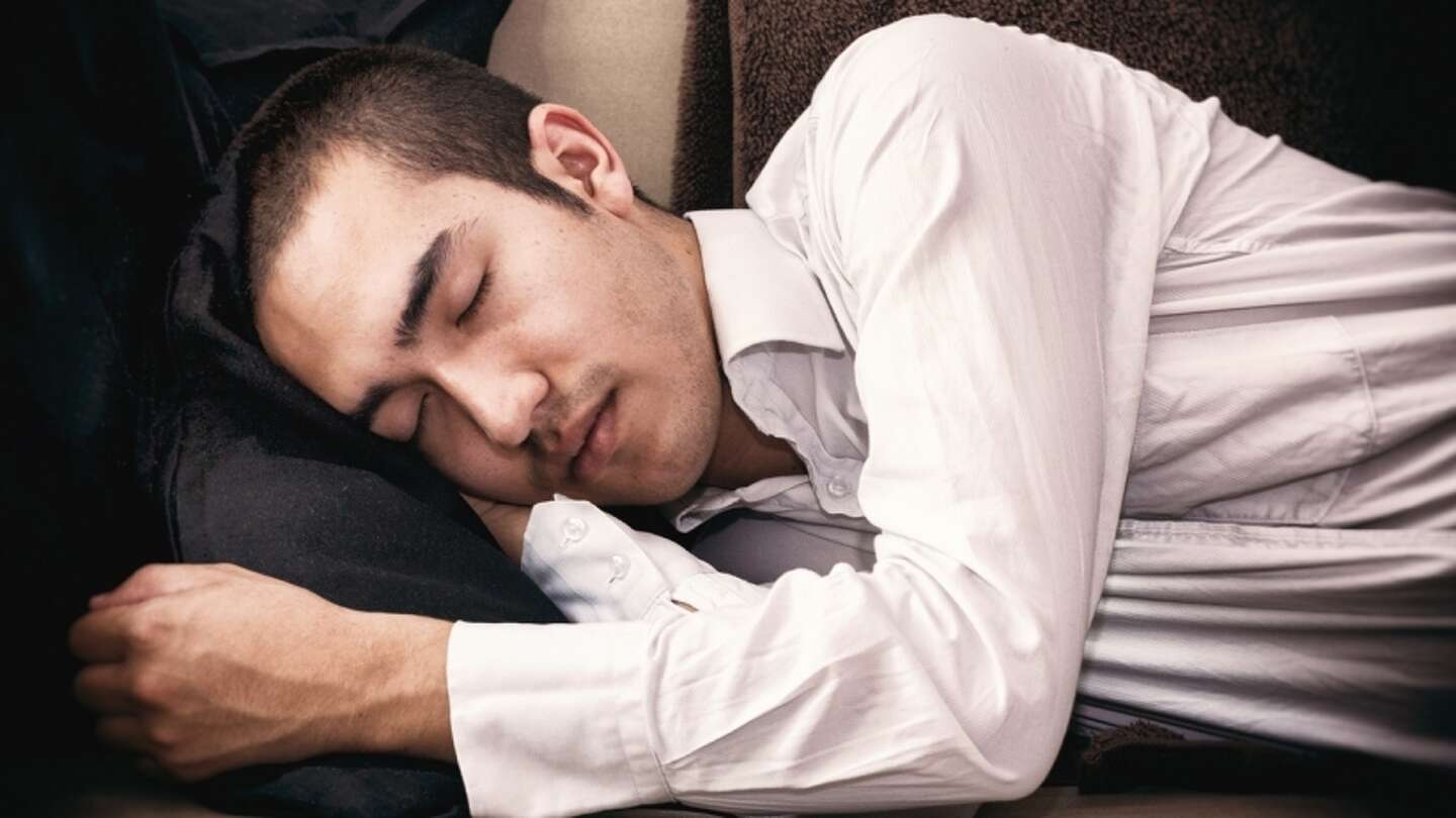 The Habits of Super Successful Sleepers (Infographic)