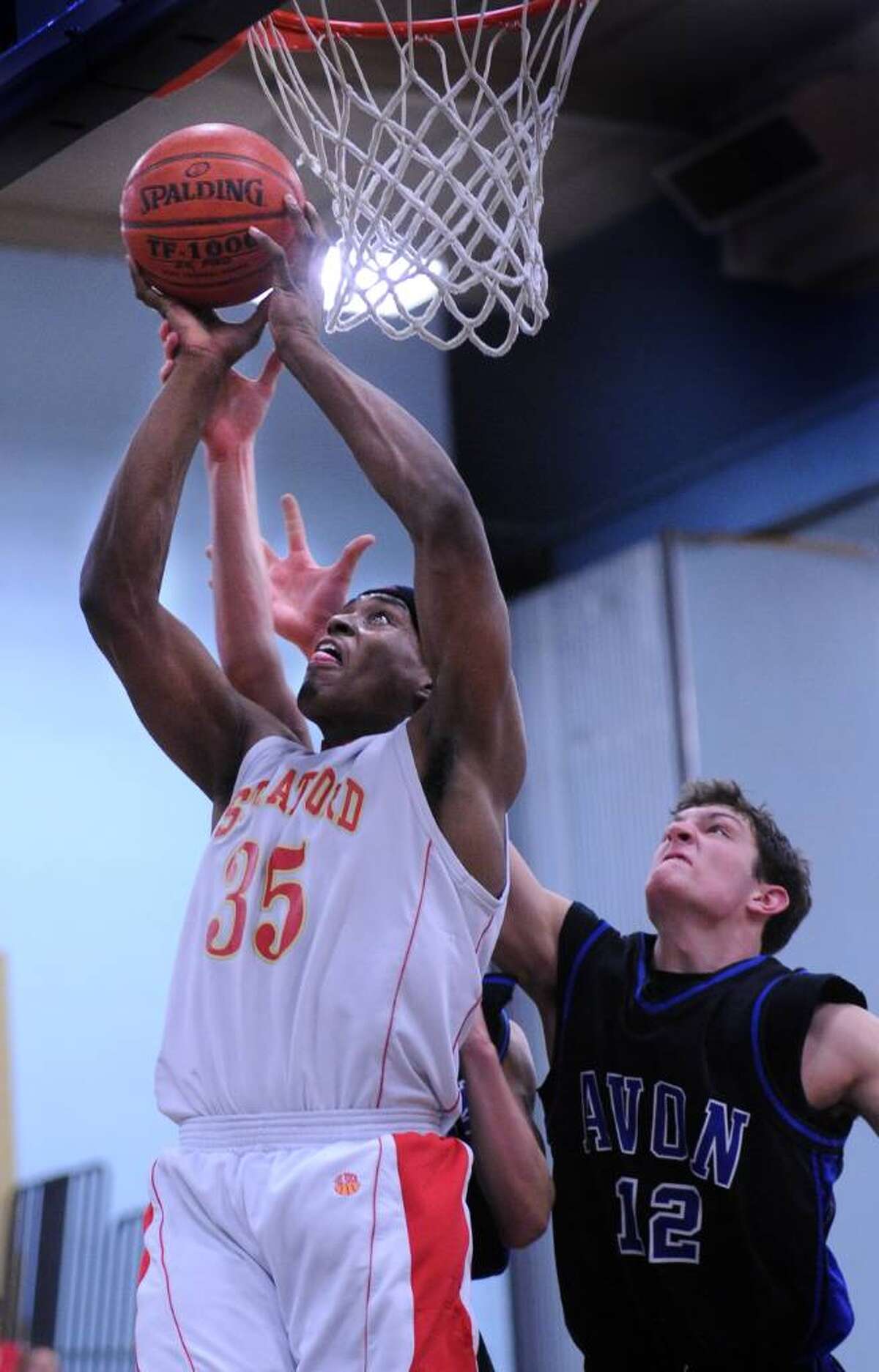 Stratford goes off on Avon, moves into L semifinals