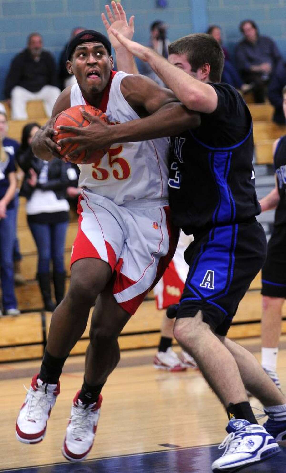 Stratford goes off on Avon, moves into L semifinals