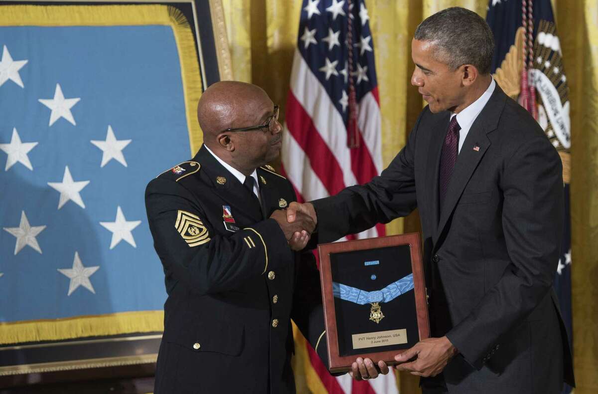 Obama awards Medal of Honor to Henry Johnson