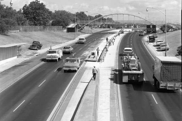 First stretch of fast lanes marked freeway age - ExpressNews.com
