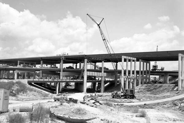 First stretch of fast lanes marked freeway age - ExpressNews.com