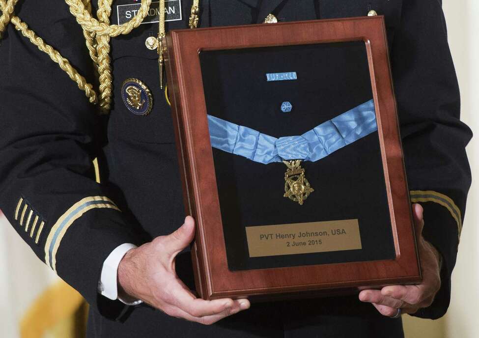 Obama awards Medal of Honor to Henry Johnson