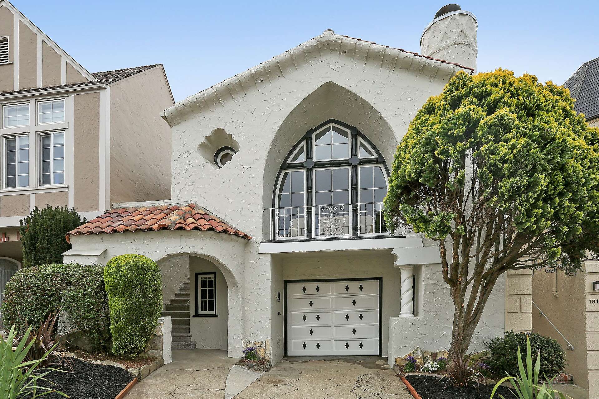 Henry Doelger-designed Mediterranean in Inner Parkside