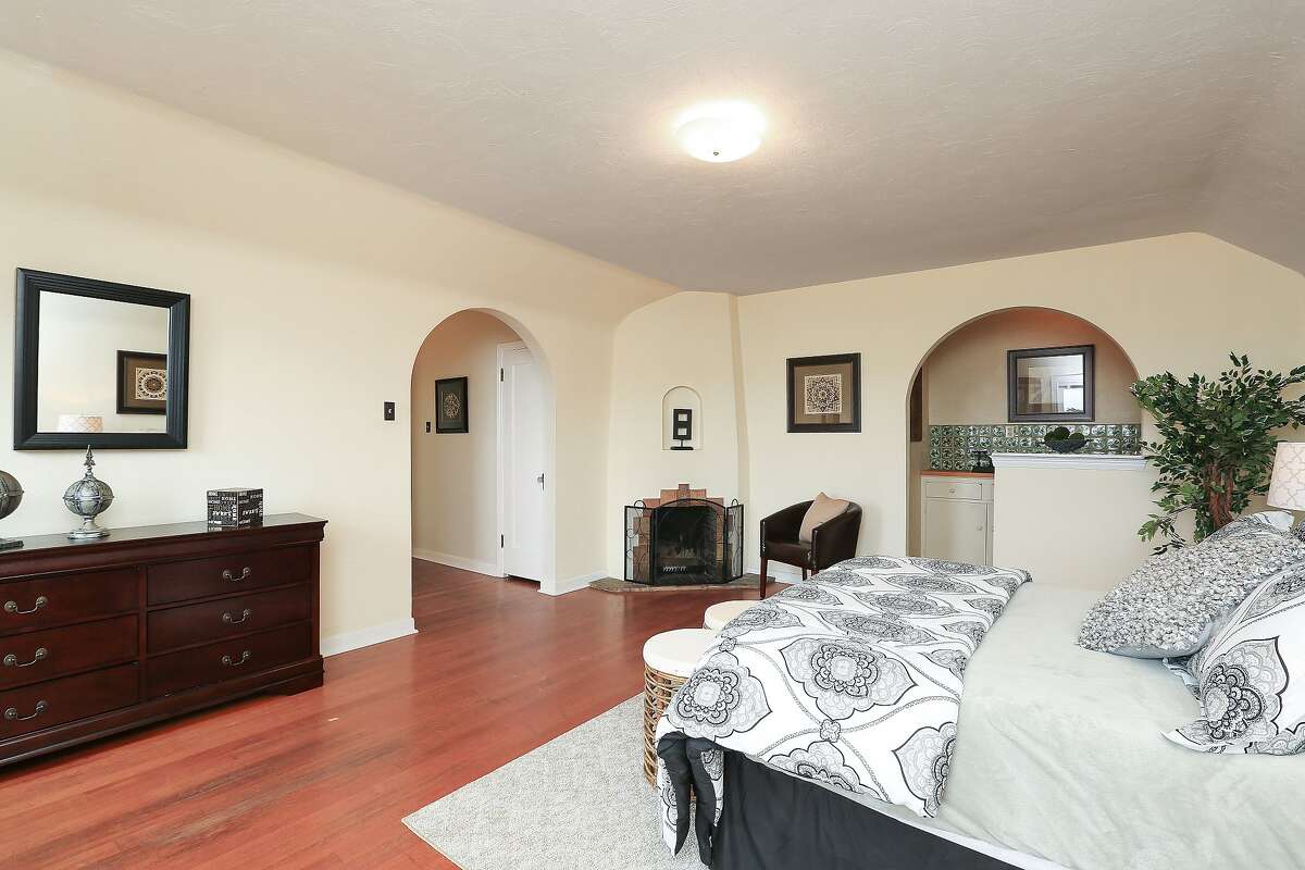 Henry Doelger-designed Mediterranean in Inner Parkside