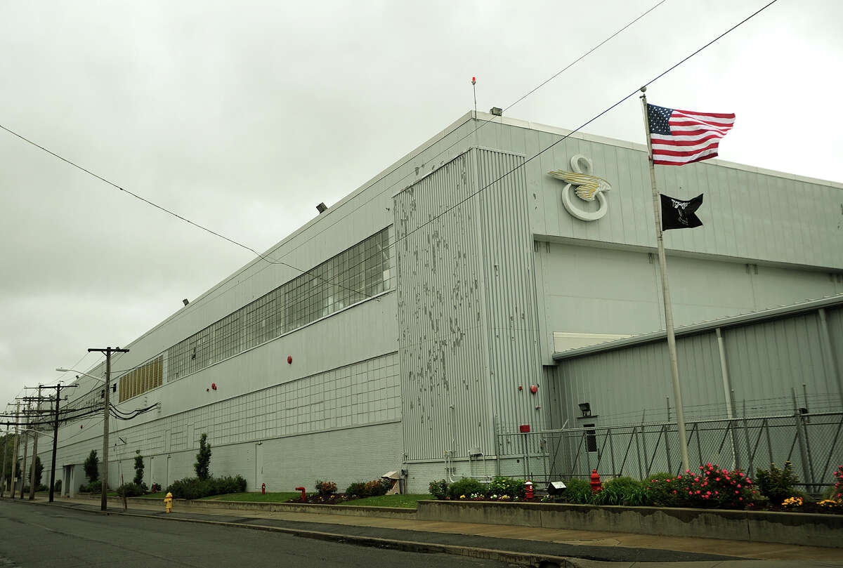 Sikorsky to cut 1,400 jobs, close Bridgeport plant