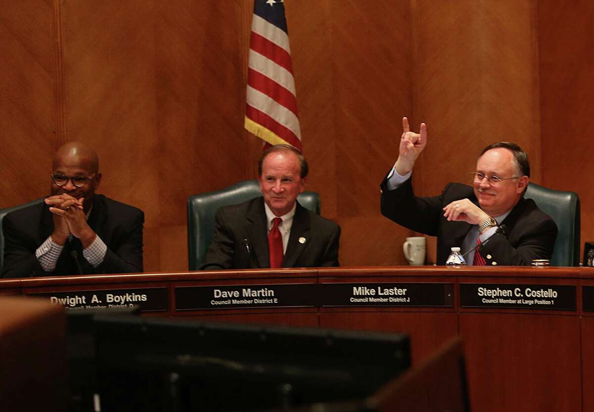 Falkenberg honored by Houston City Council for Pulitzer win