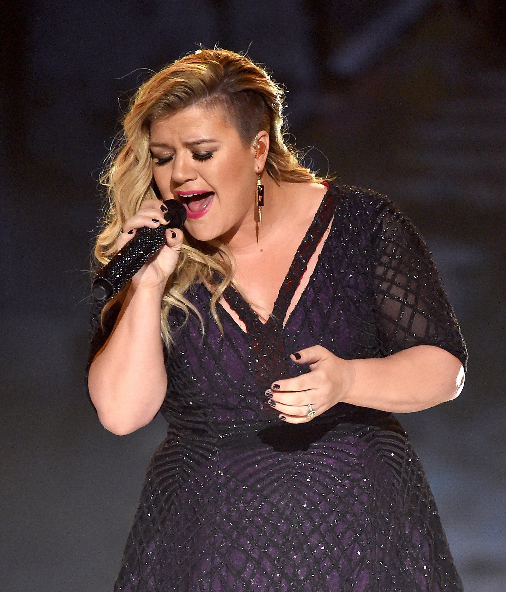 Kelly Clarkson, the original ‘Idol,’ keeps getting stronger