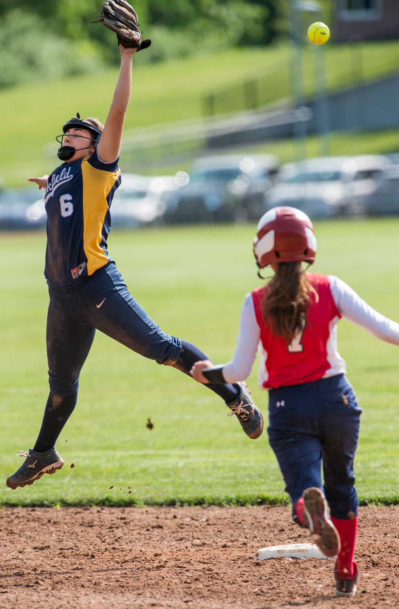 Brookfield breaks out the bats to top New Fairfield in Class L first ...